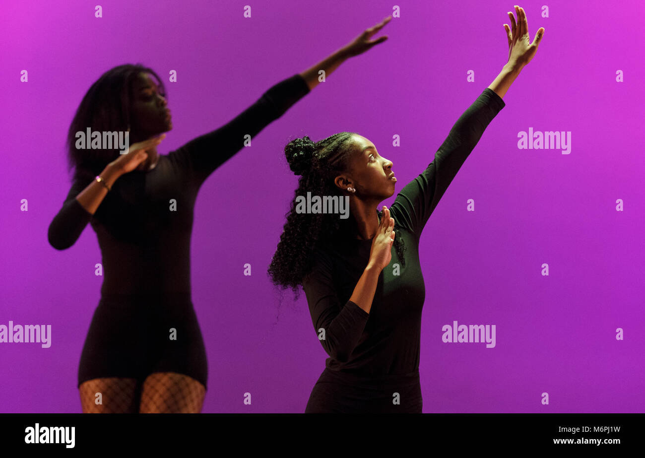 Drama student hi-res stock photography and images - Alamy