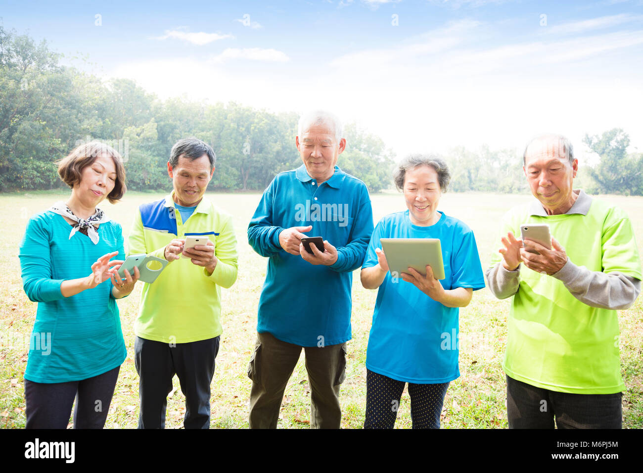 Group healthy asian seniors hi-res stock photography and images - Alamy