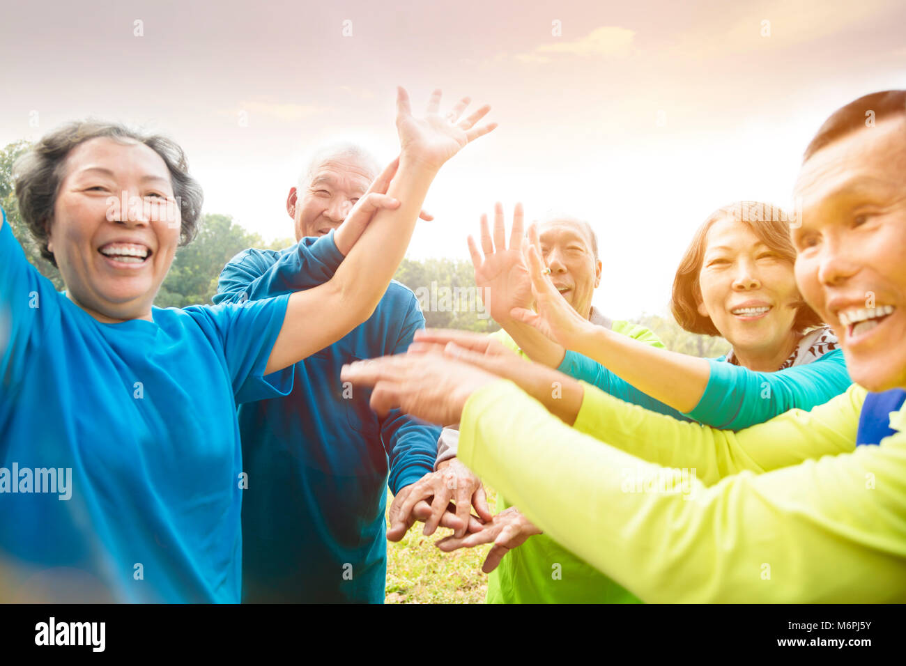 Retired chinese men and women hi-res stock photography and images - Alamy