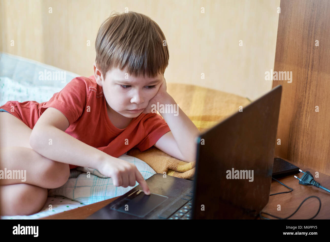 Using a notebook hi-res stock photography and images - Alamy