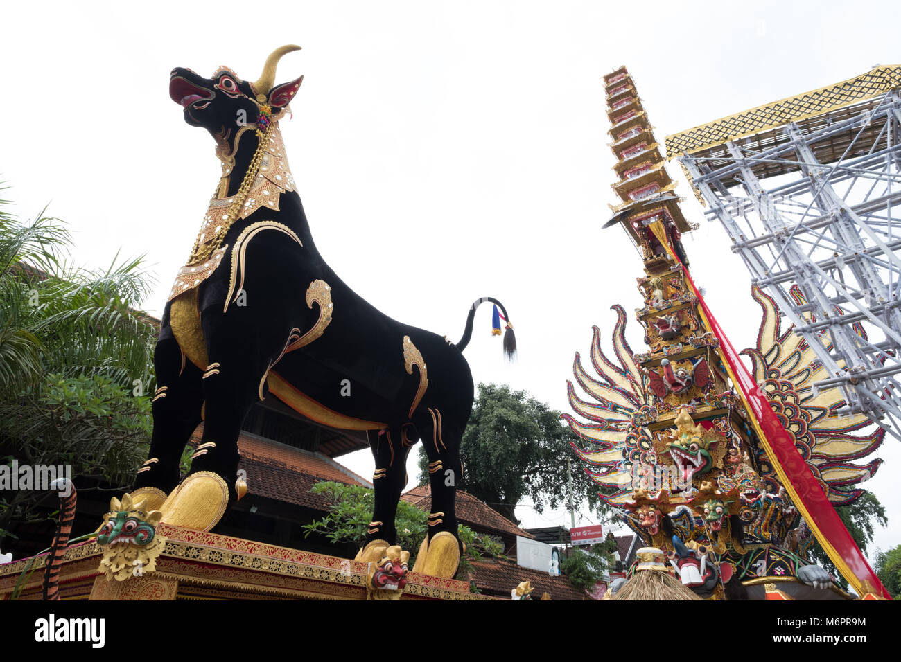 Bade Cremation tower and Black Sarcophagus Bull for the the Pelebon ...