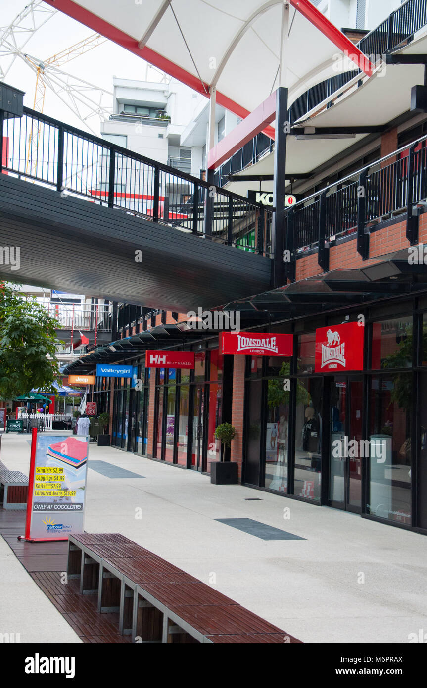 Shopping mall seating hi-res stock photography and images - Alamy