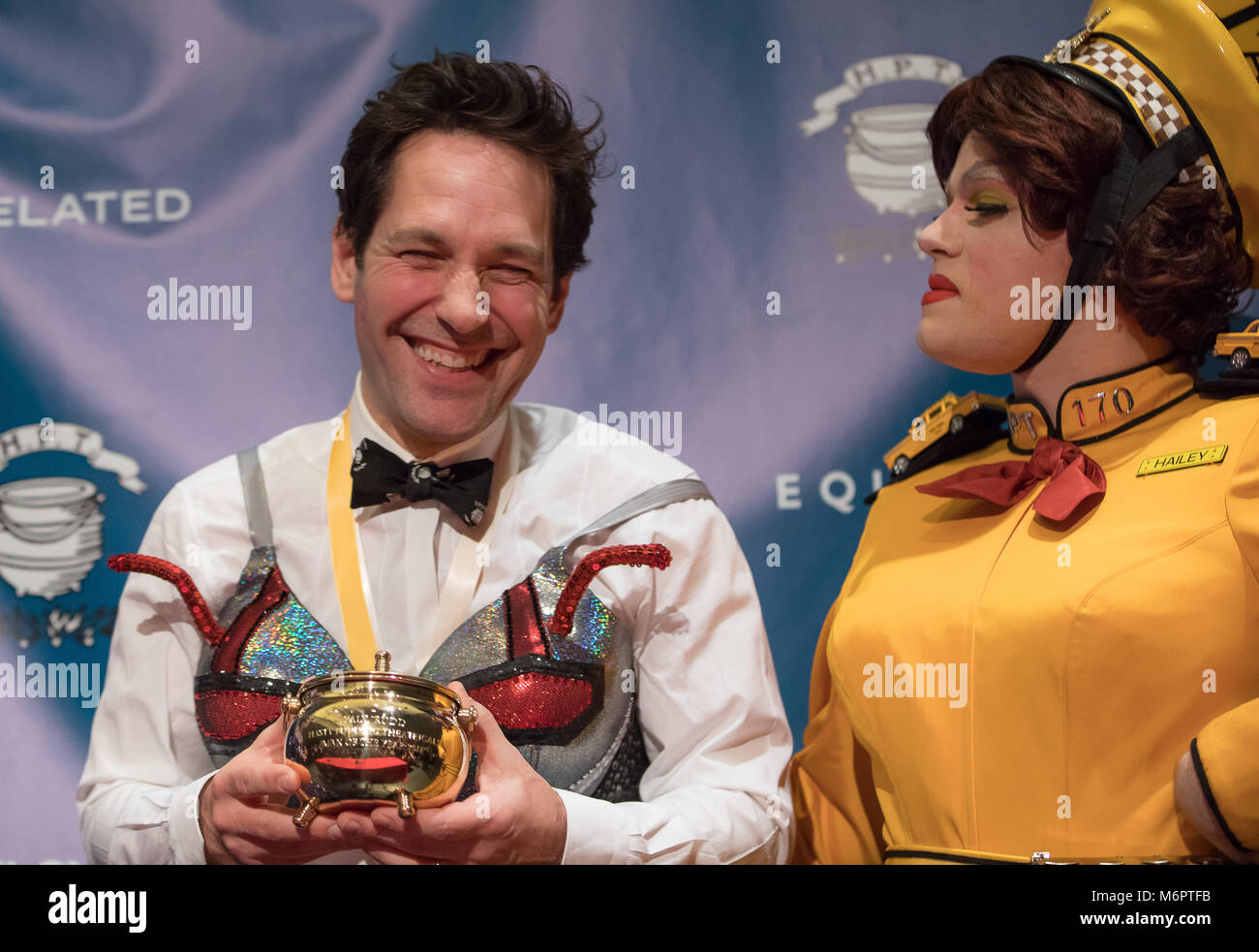 Paul Rudd accepts Man of the Year 2018 award as Harvard's Hasty Pudding ...