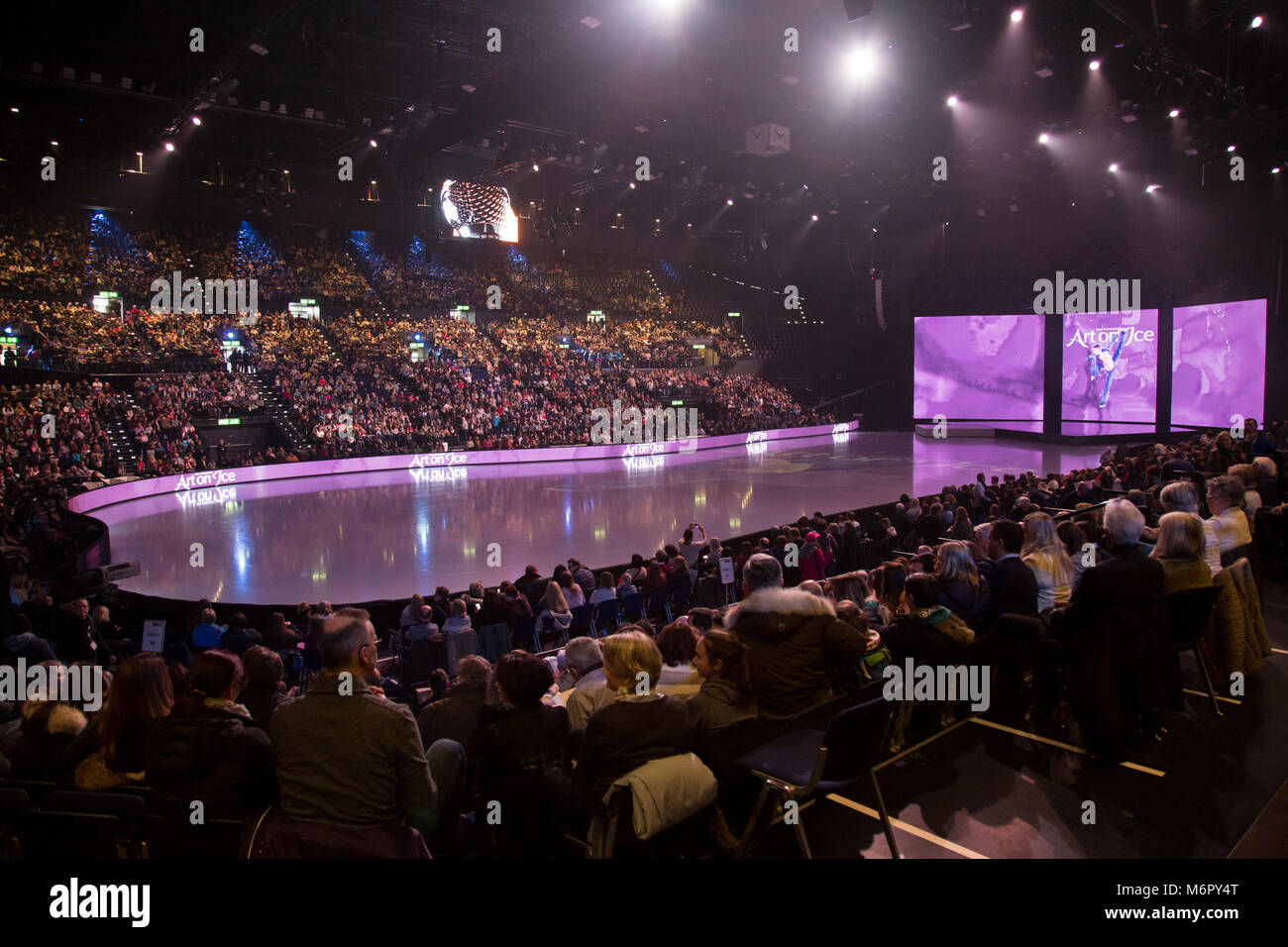 Ice dance show hi-res stock photography and images - Alamy