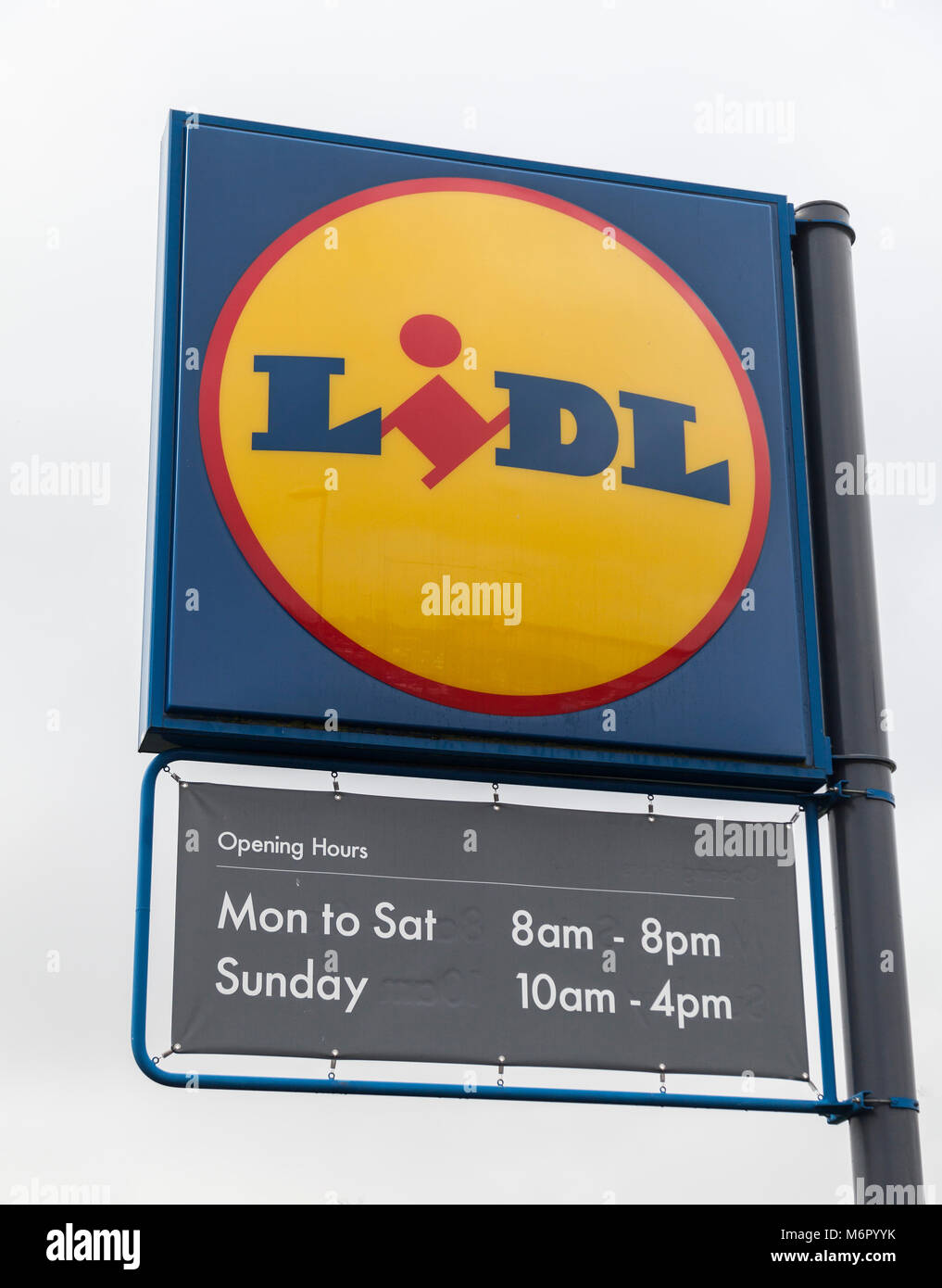 Lidl exterior hi-res stock photography and images - Alamy