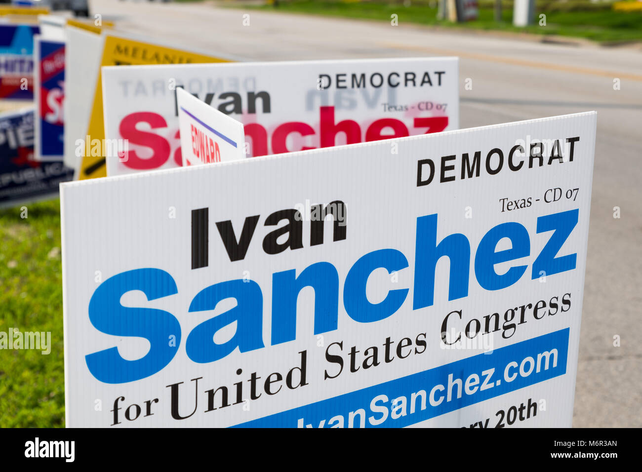 Voting polling signs texas hi-res stock photography and images - Alamy