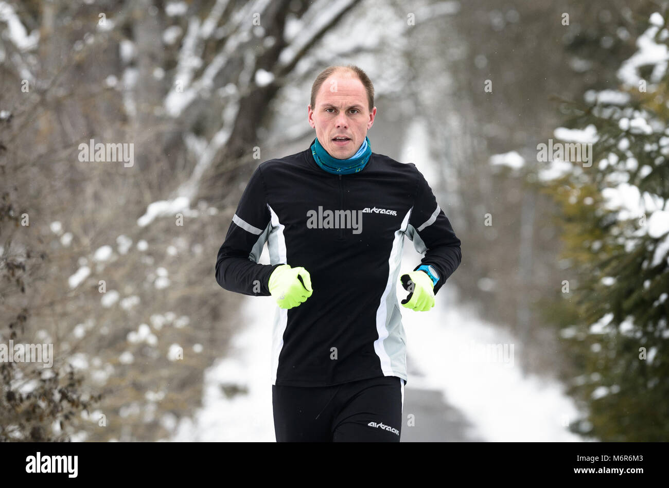 23 February 2018, Germany, Villingen-Schwenningen: Daniel Busch jogs ...