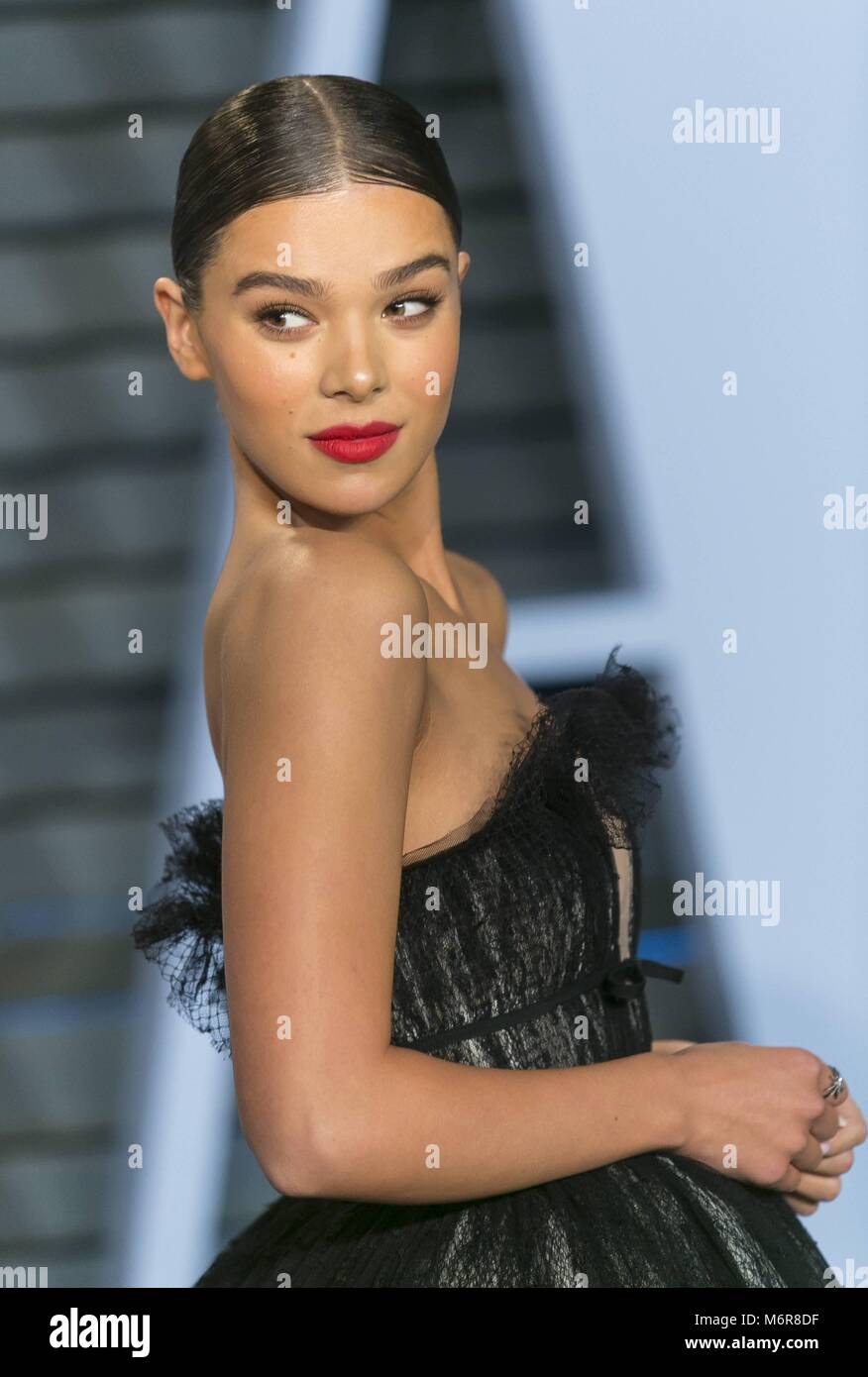 Hailee Steinfeld attends the Vanity Fair Oscar Party at Wallis ...