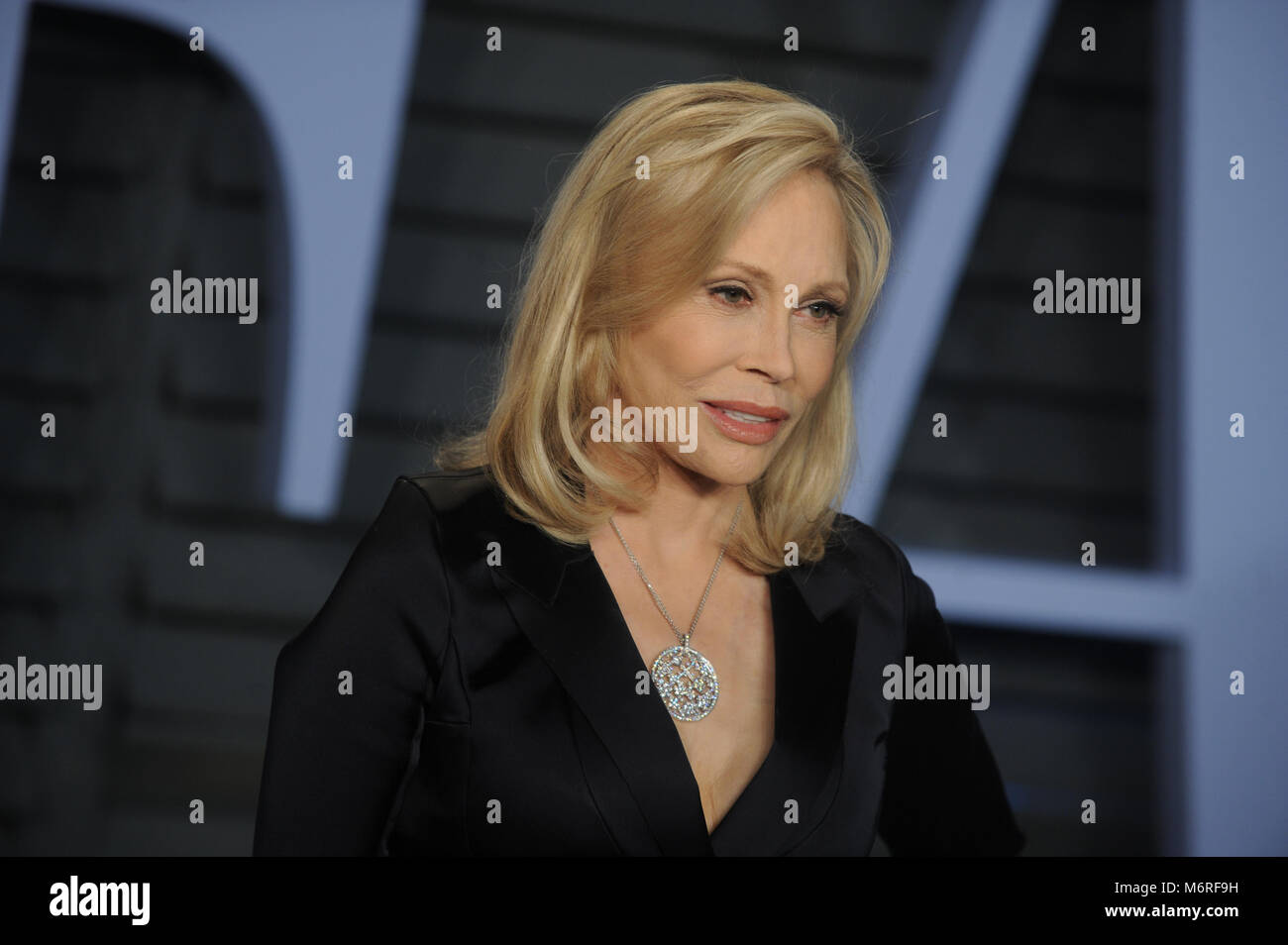 BEVERLY HILLS, CA - MARCH 04: Faye Dunaway attends the 2018 Vanity Fair ...
