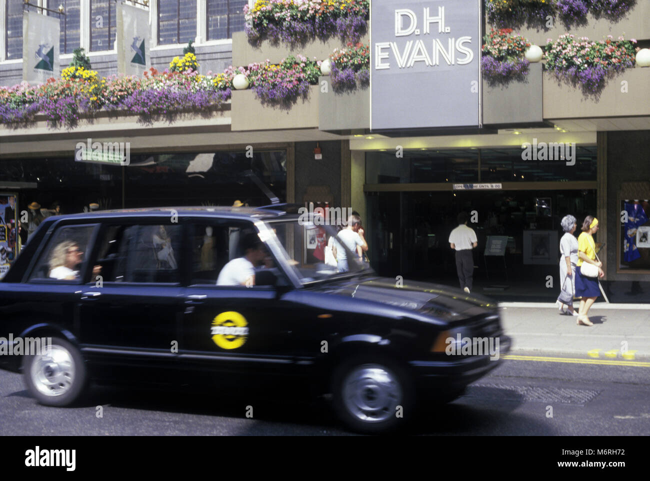 1987 HISTORICAL METROCAB LONDON TAXI OXFORD STREET LONDON ENGLAND UK ...