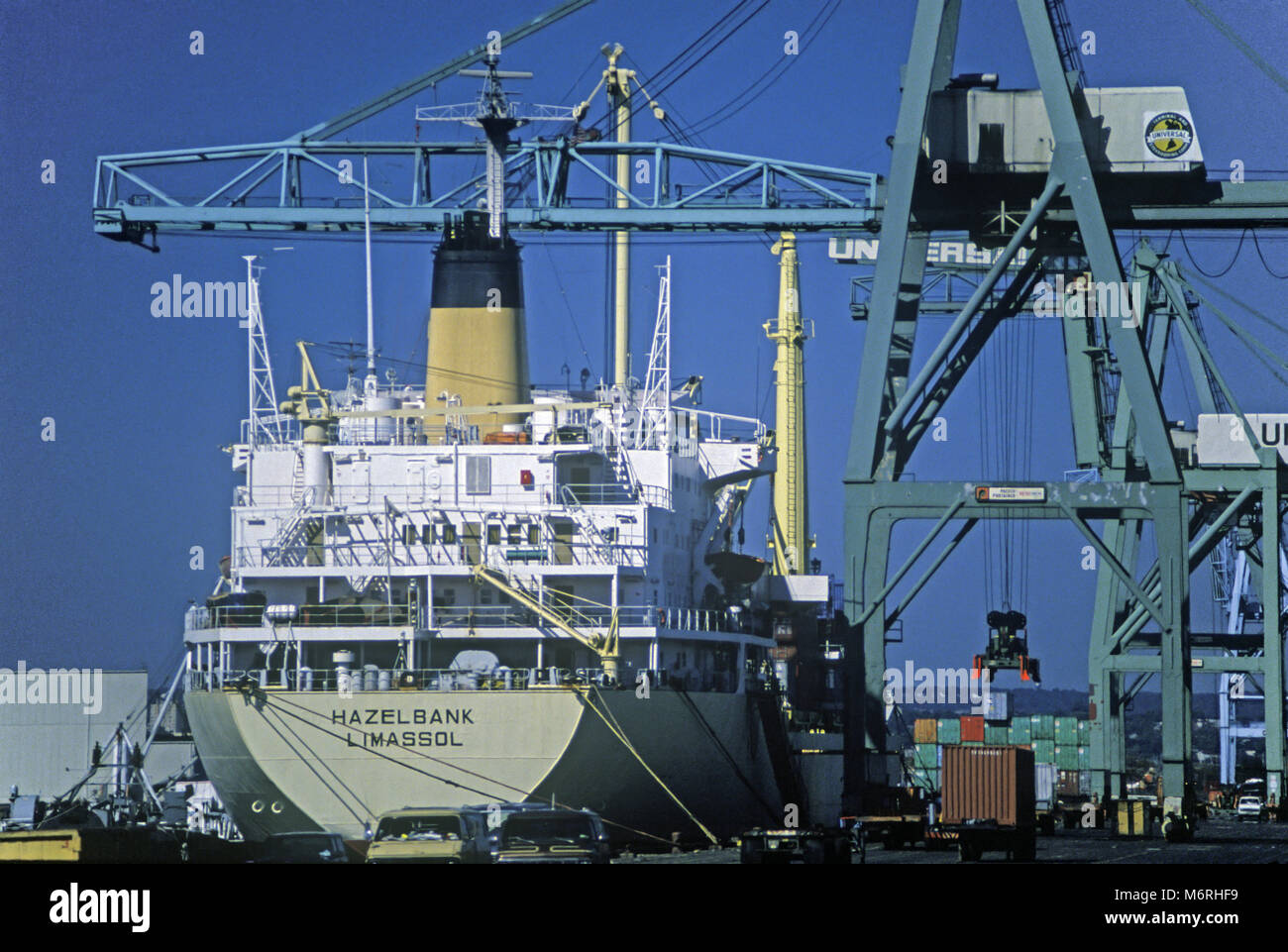 Ship unloading historical hi-res stock photography and images - Alamy