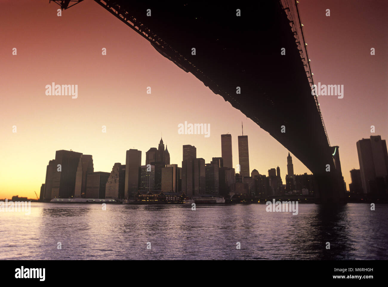 New york city skyline 1990 hi-res stock photography and images - Alamy