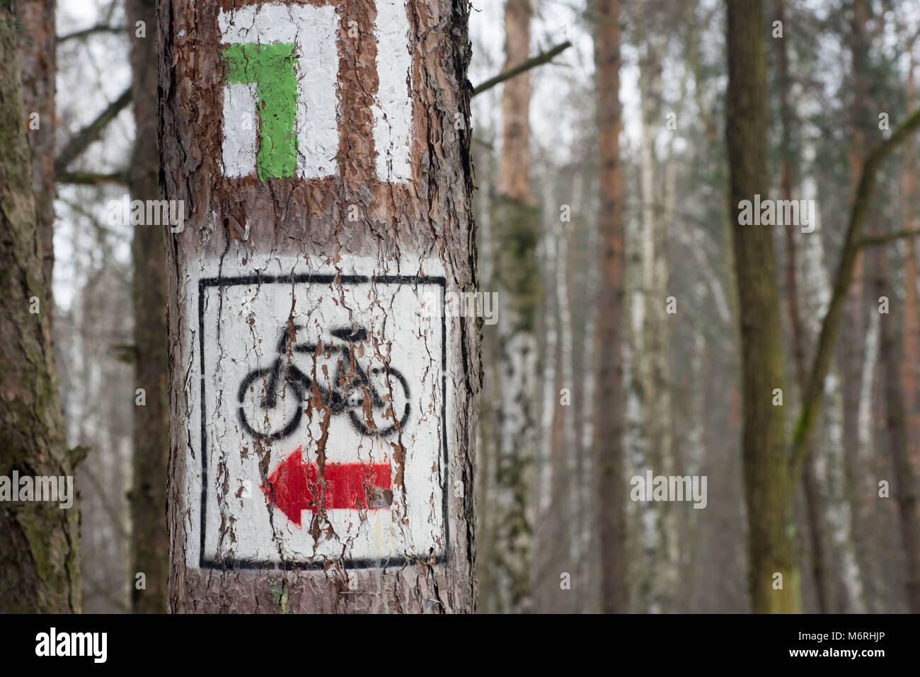 Bike trail sign hi-res stock photography and images - Alamy