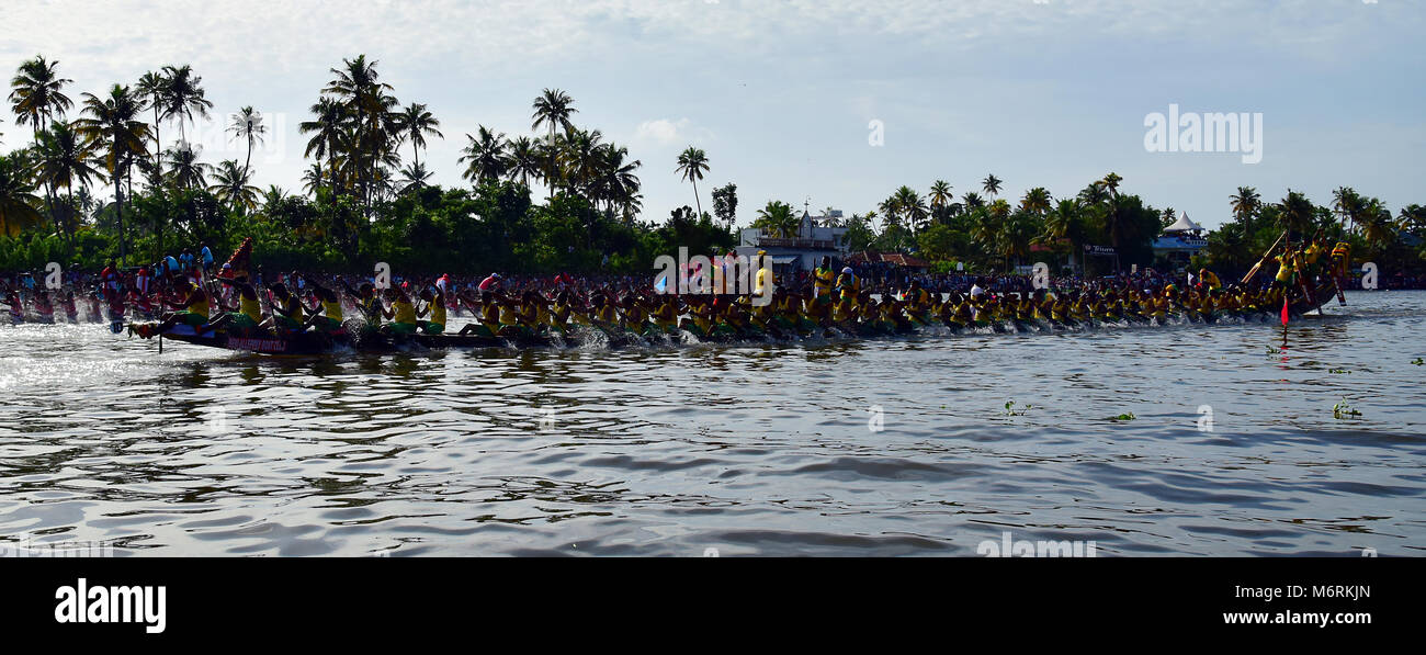 this photo is nehru trophy boat race in alapuzha,alapuzha is the real ...