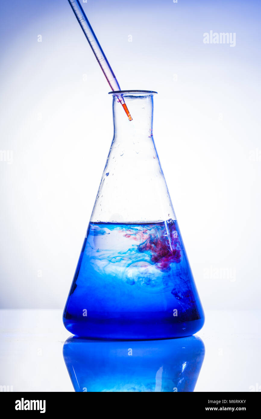Beaker water diffusion hi-res stock photography and images - Alamy