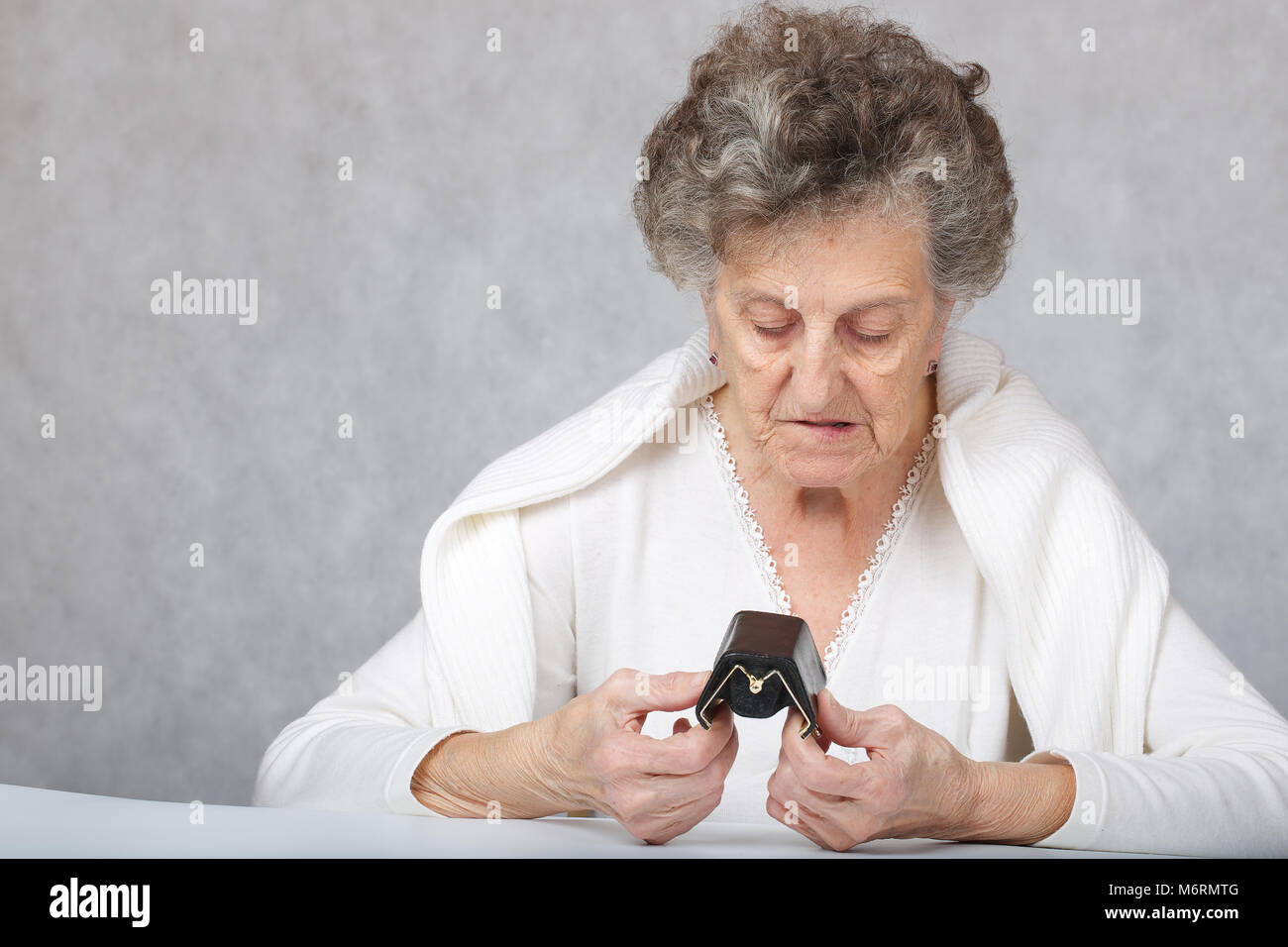 Senior woman empty wallet hi-res stock photography and images - Alamy
