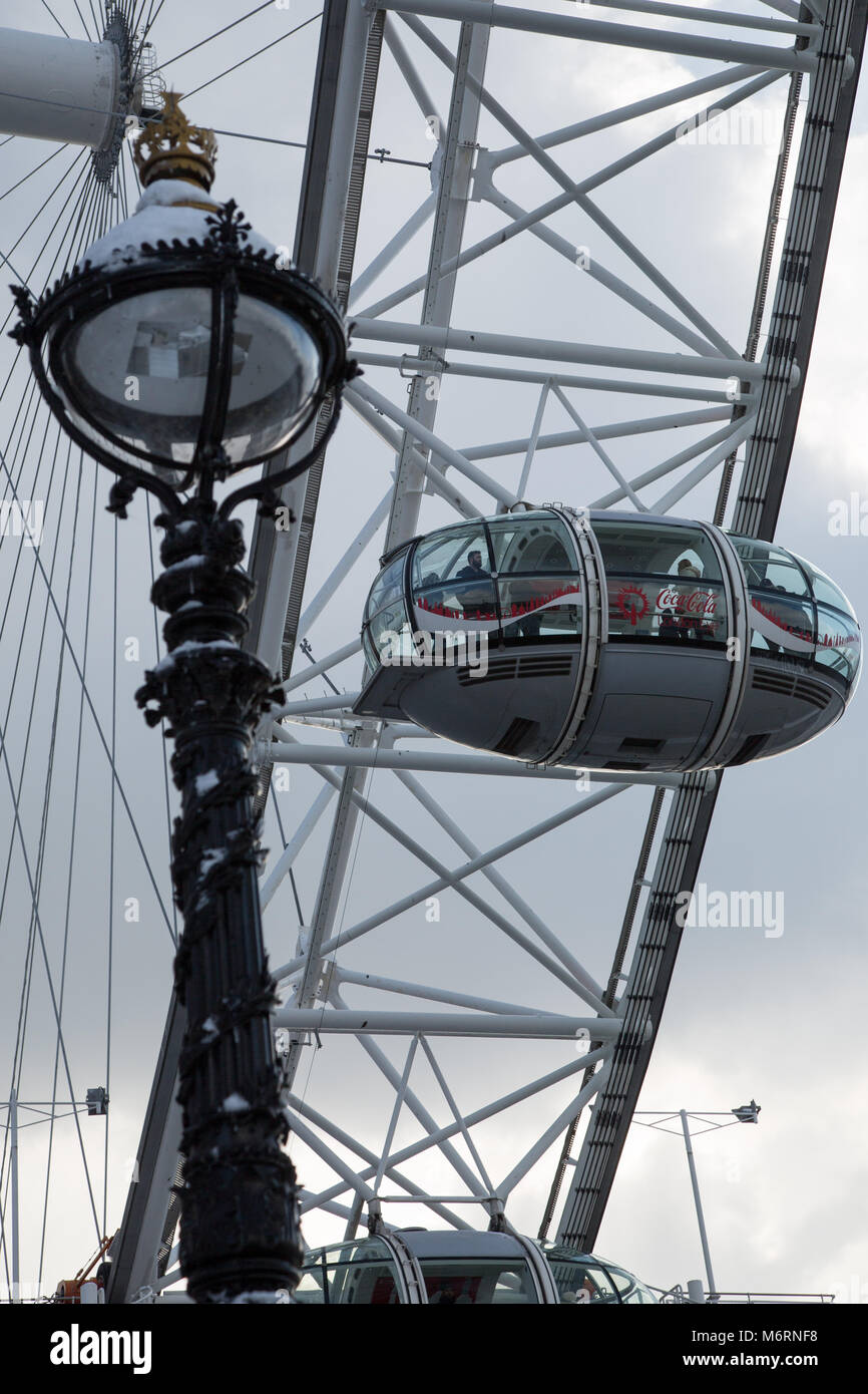 London eye pod with lampost in foreground, south bank London Stock ...