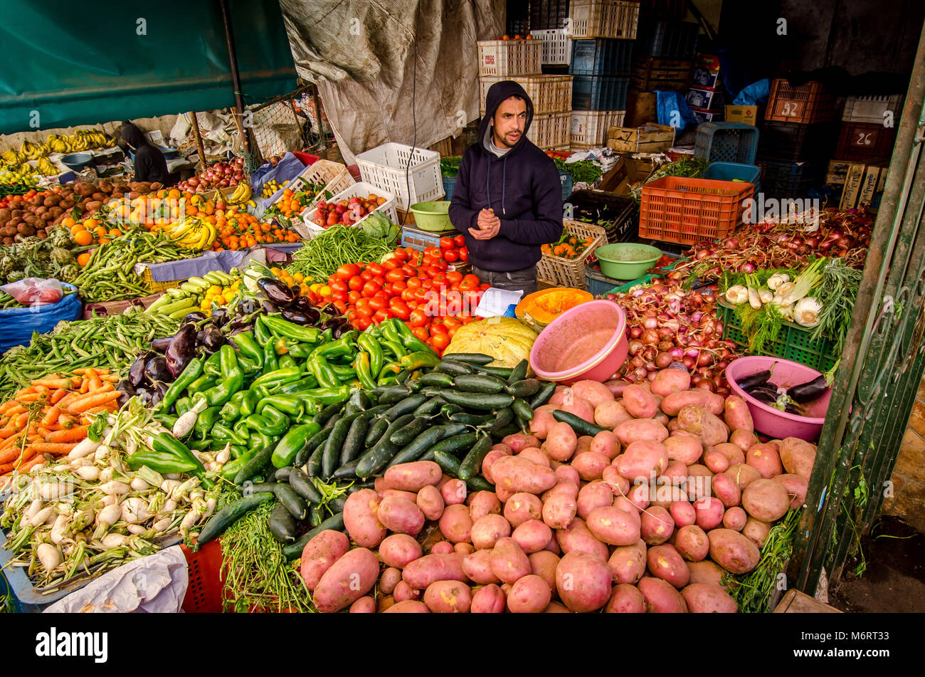African man selling fruits hi-res stock photography and images - Alamy