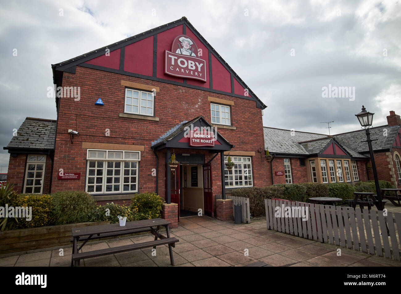 toby carvery restaurant at aintree liverpool uk Stock Photo - Alamy