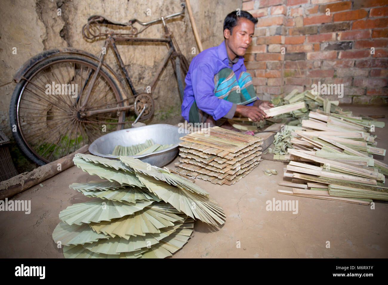Palmyrah fan (Taal pata’r Pakha Stock Photo - Alamy