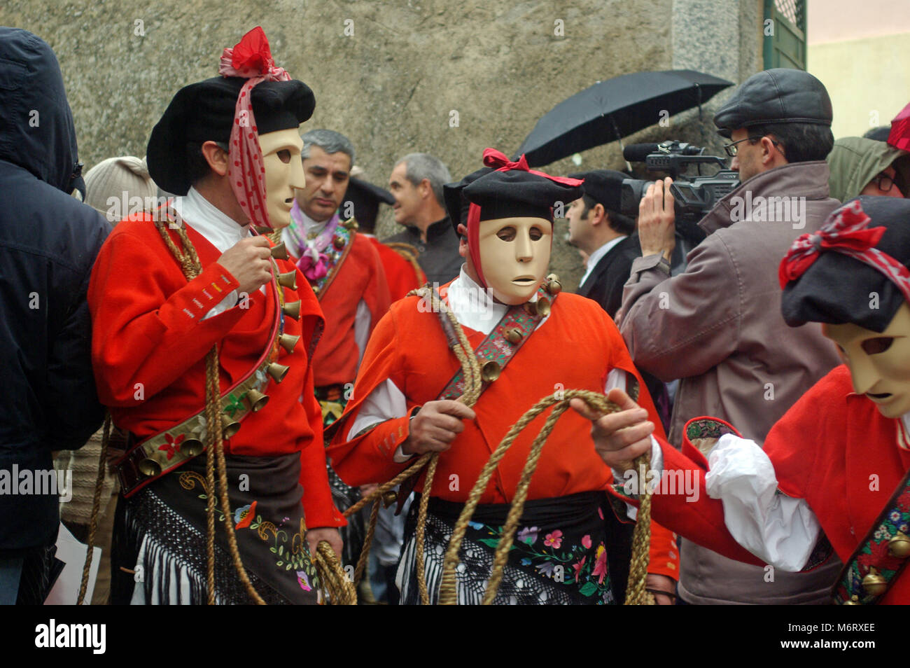 Mamoiada, Sardinia. Mammuthones traditional carnival Stock Photo - Alamy
