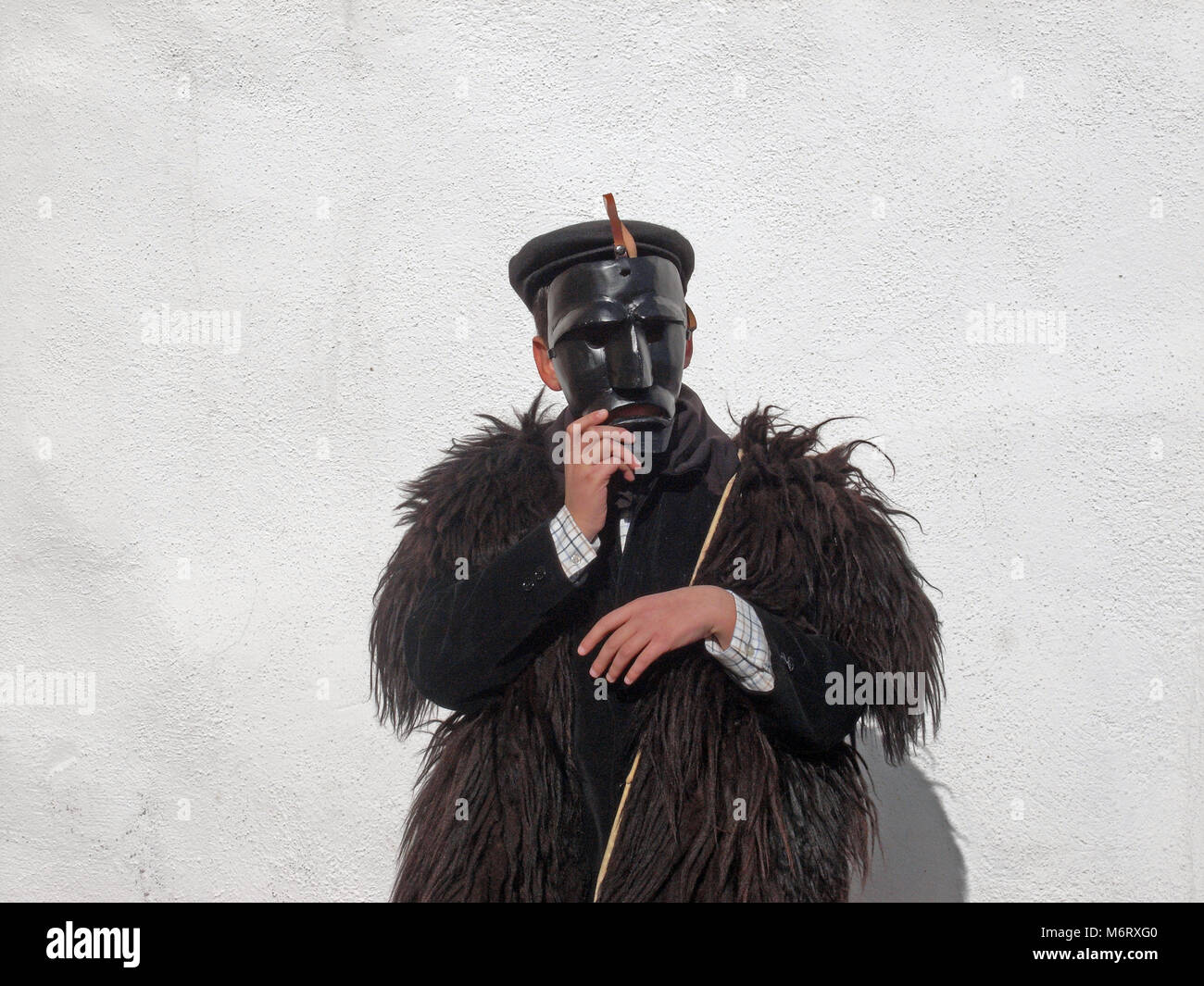 Mamoiada, Sardinia. Mammuthones traditional carnival Stock Photo - Alamy