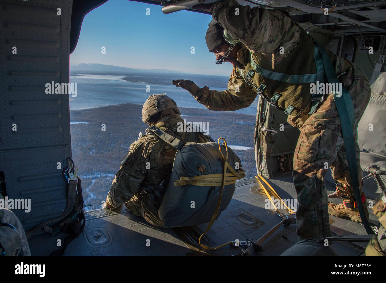 U.S. Army paratroopers assigned to the 1st Battalion, 501st Parachute ...