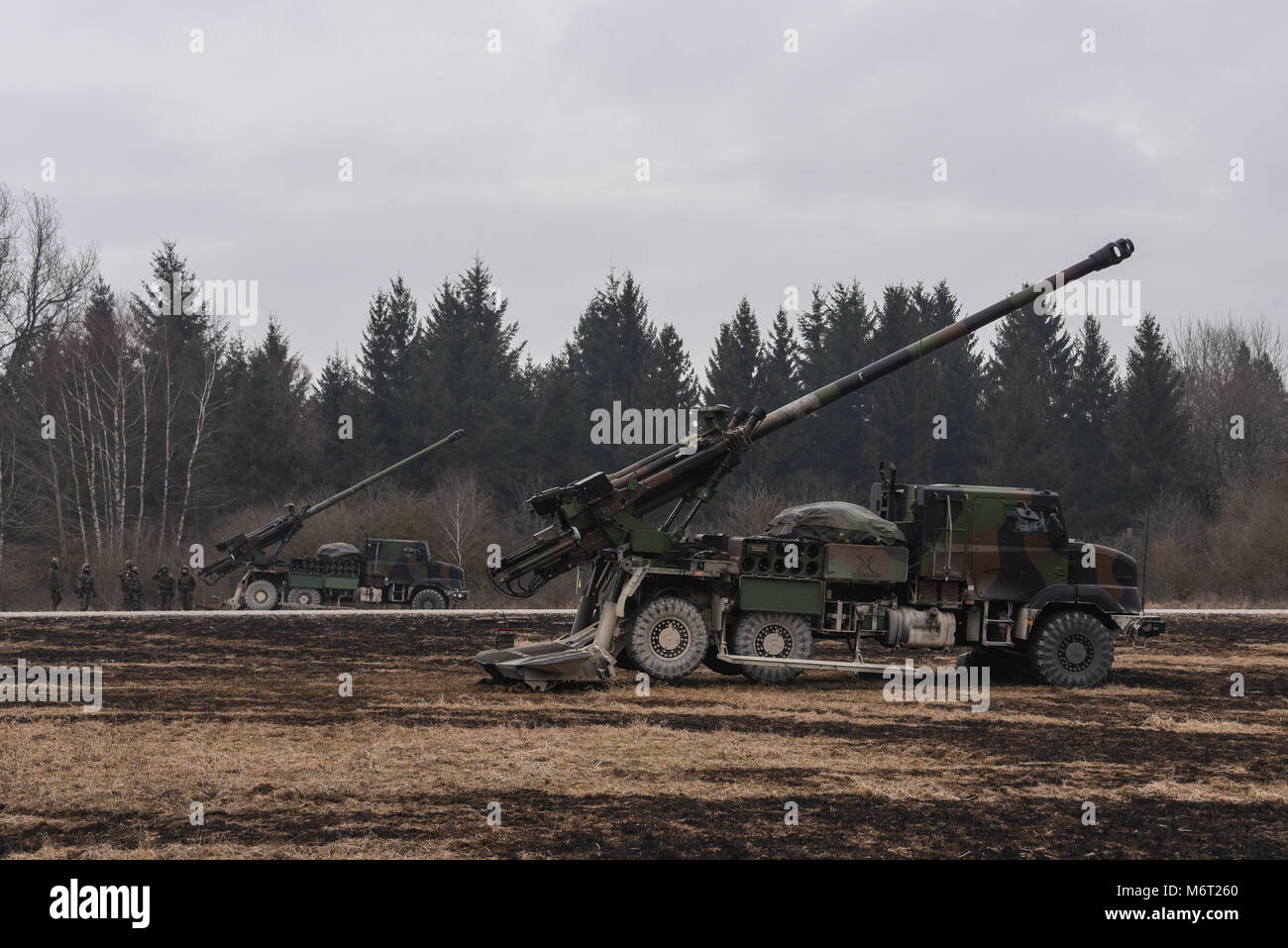 French soldiers conduct a live fire mission using Camion Equipé d'un ...