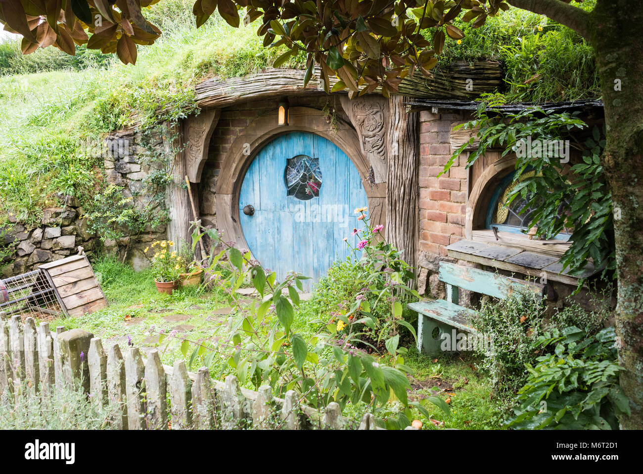 Hobbit houses, hobbiton movie set hi-res stock photography and images ...