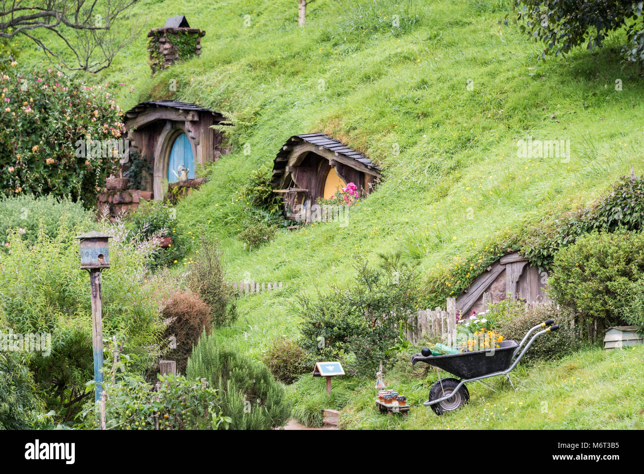 Hobbit Houses, Hobbiton Movie Set, Matamata, North Island, New Zealand ...