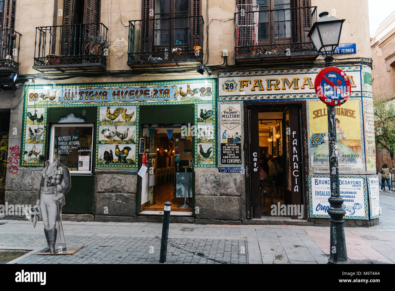 Vintage storefront hi-res stock photography and images - Alamy