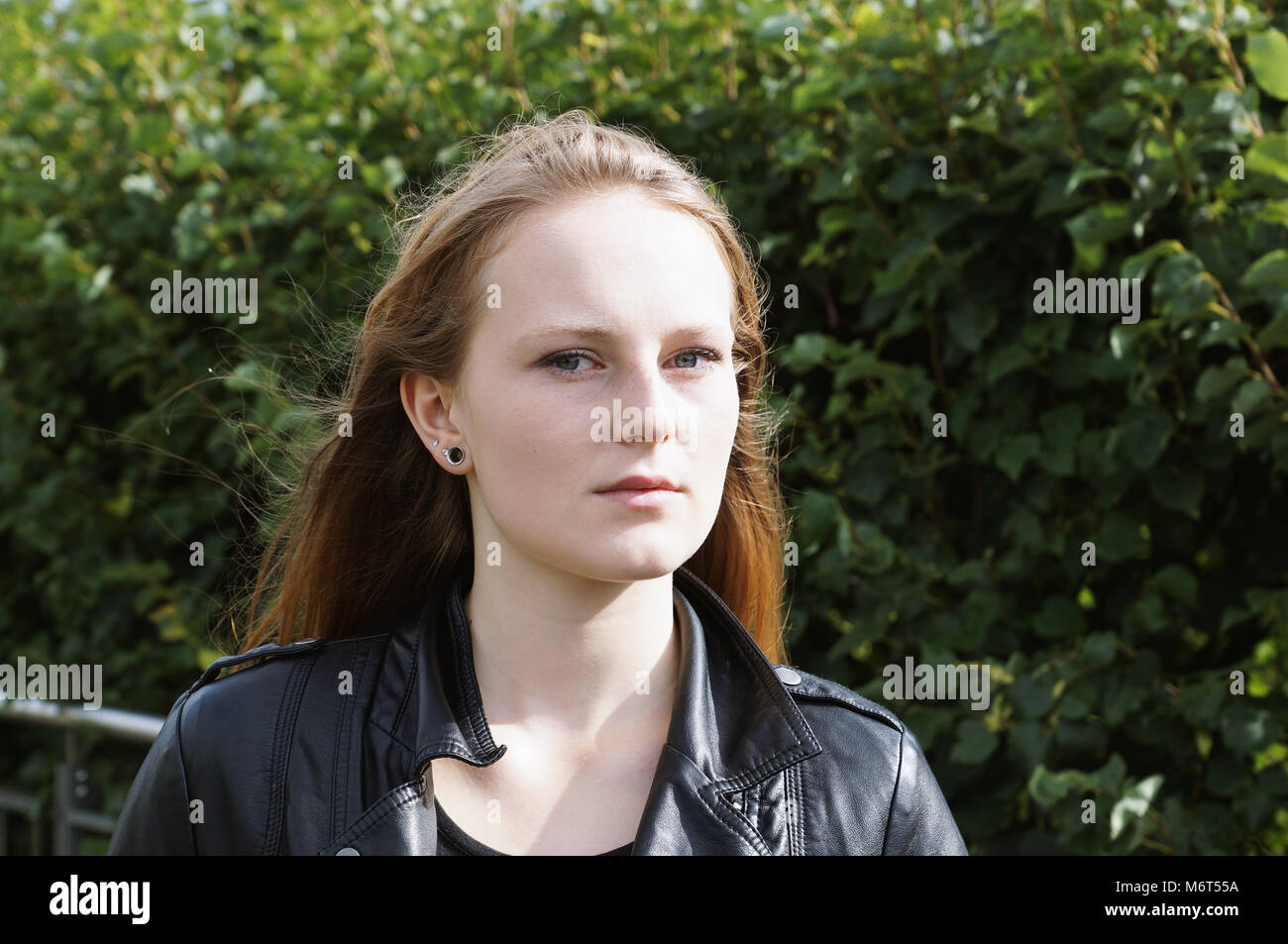 outdoor portrait of a young woman Stock Photo - Alamy