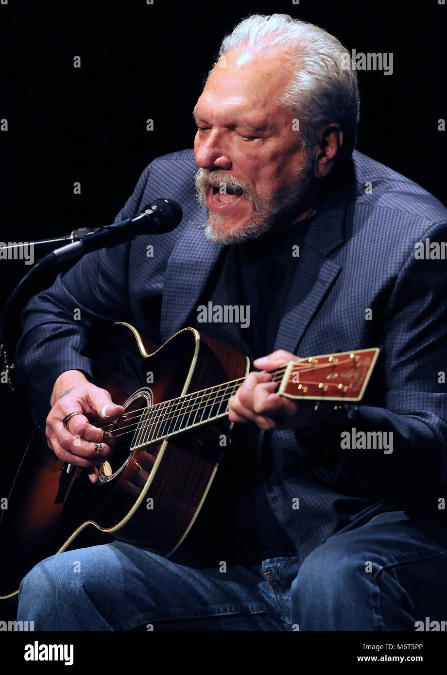 Jorma kaukonen hi-res stock photography and images - Alamy