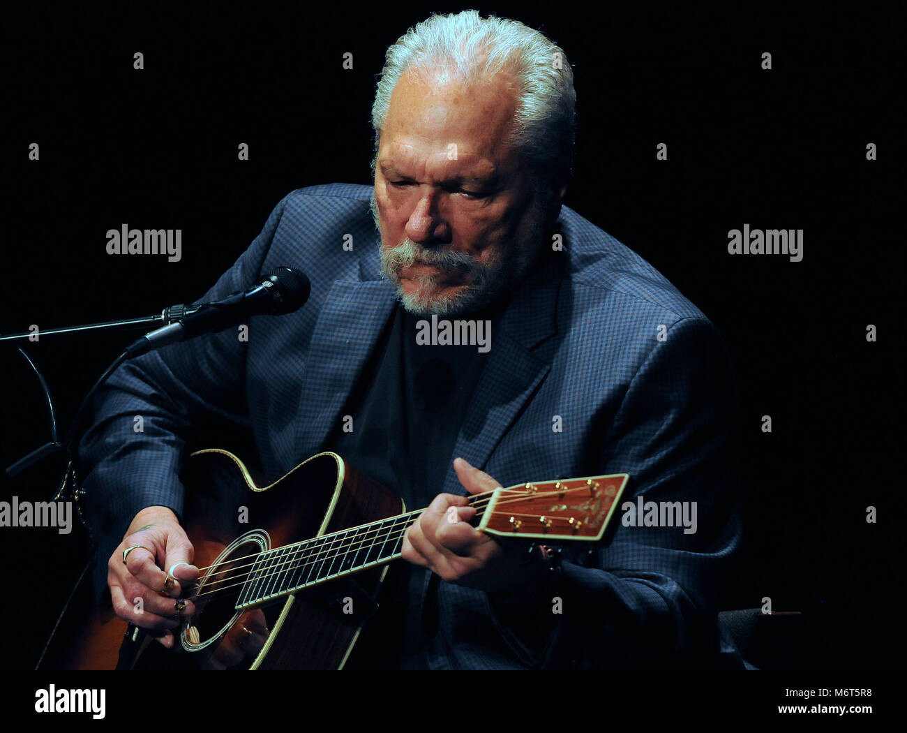 Guitarist jorma kaukonen hi-res stock photography and images - Alamy