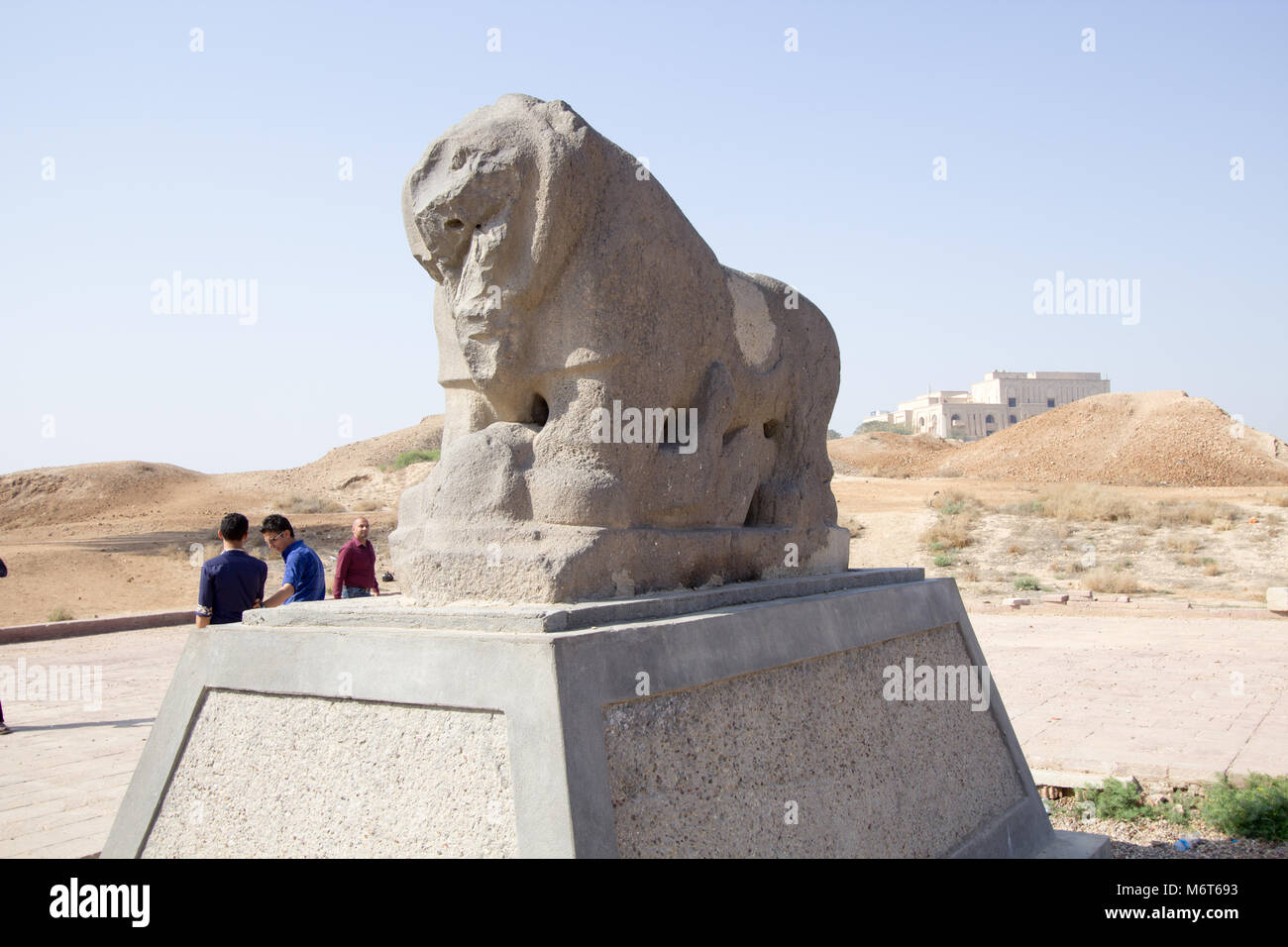Picture of statue of the lion of Babylon in the ancient city of Babylon ...