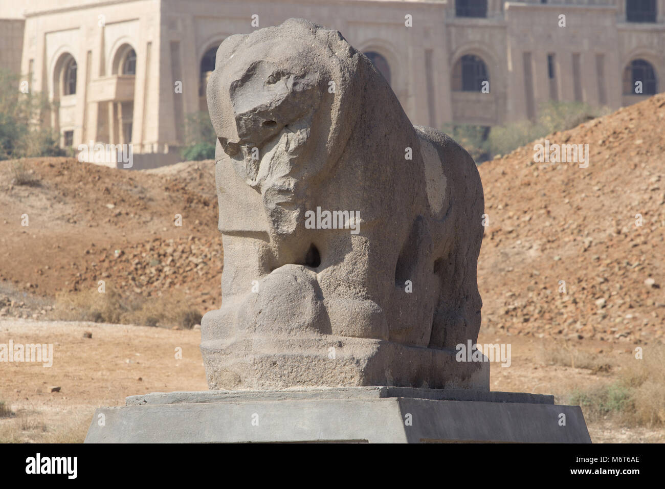 Picture of statue of the lion of Babylon in the ancient city of Babylon ...