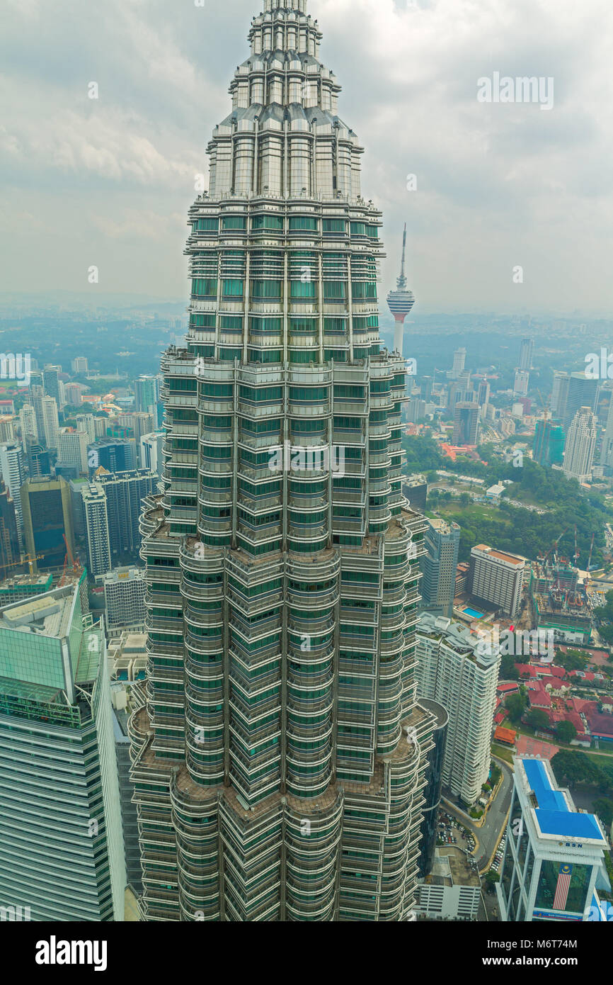 Petronas twin tower walkway hi-res stock photography and images - Alamy