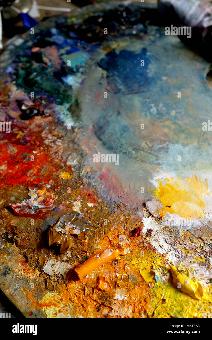 Artist pallet hi-res stock photography and images - Alamy