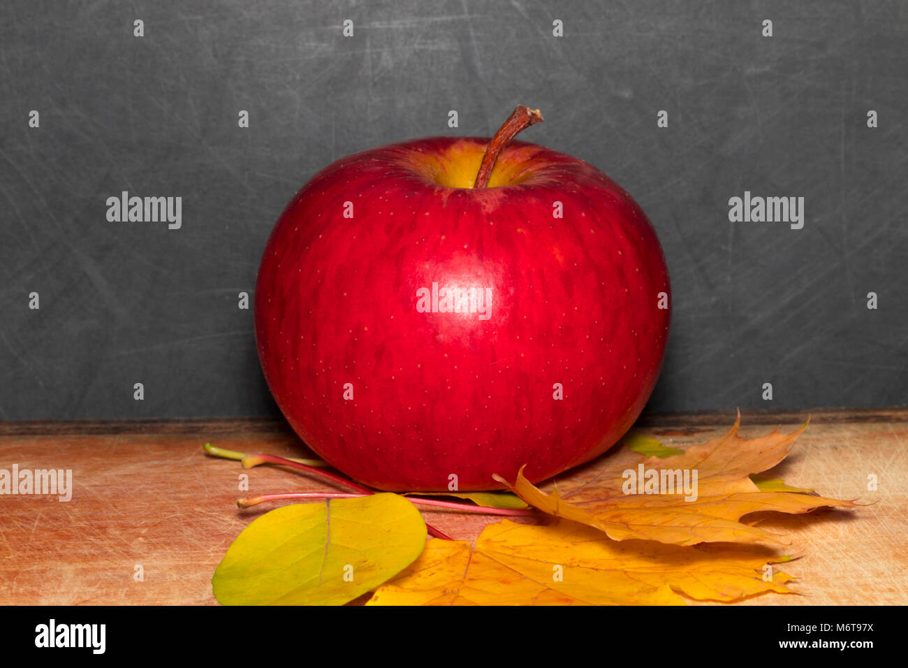 red apple on classroom table in front of blackboard Stock Photo - Alamy