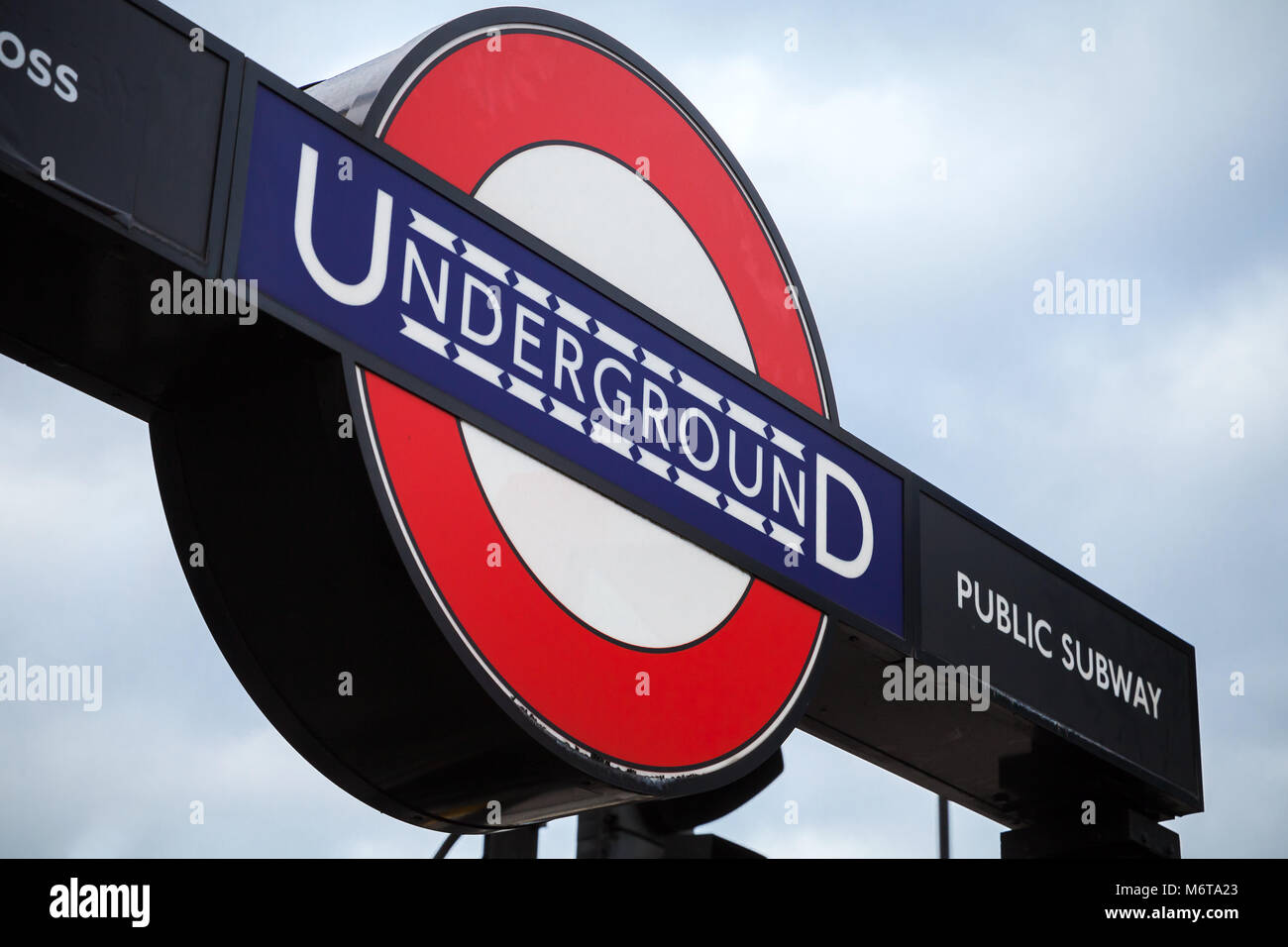London underground logo hi-res stock photography and images - Alamy