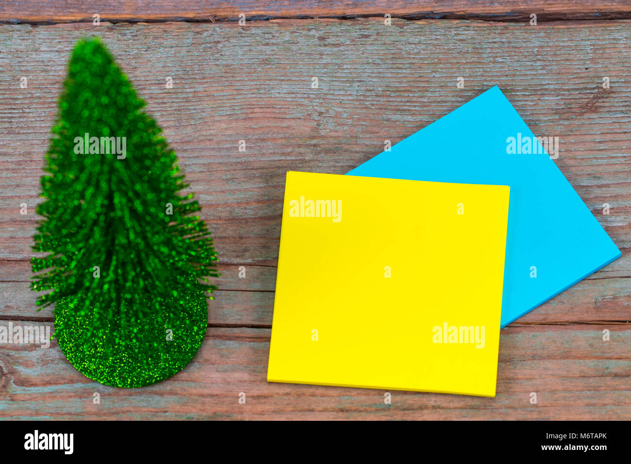 Sticky note christmas tree hi-res stock photography and images - Alamy