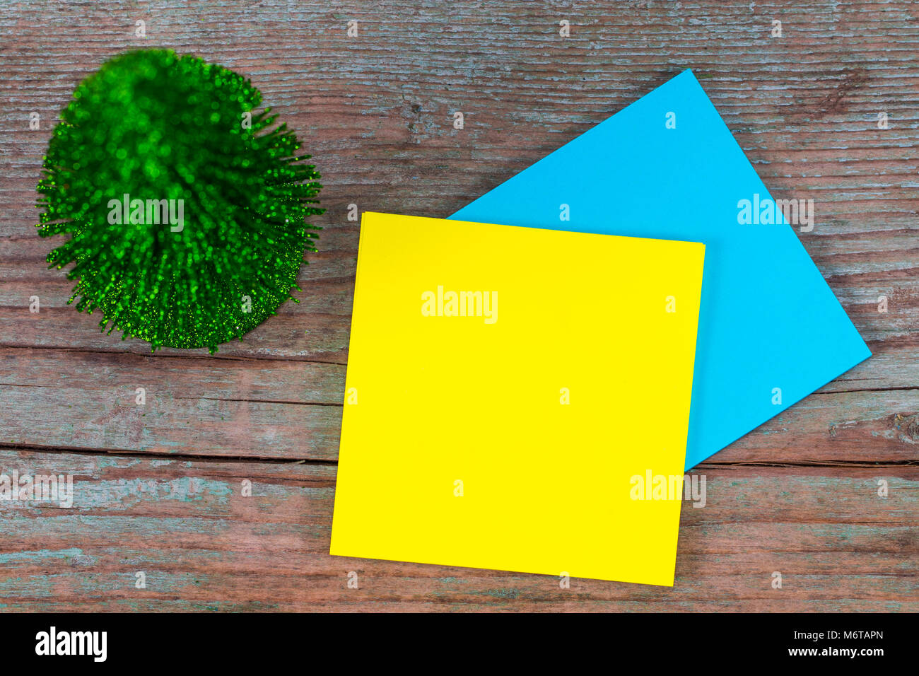 Sticky note christmas tree hi-res stock photography and images - Alamy