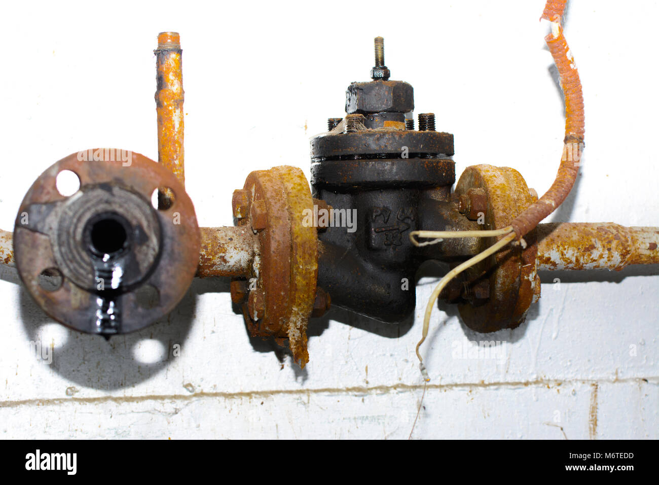 Vintage valves water close hi-res stock photography and images - Alamy