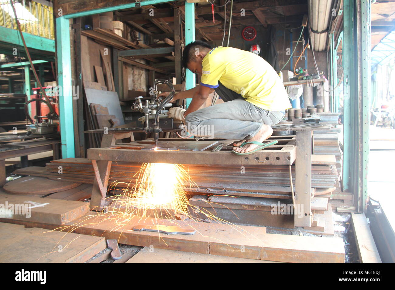 Iron welding hi-res stock photography and images - Alamy