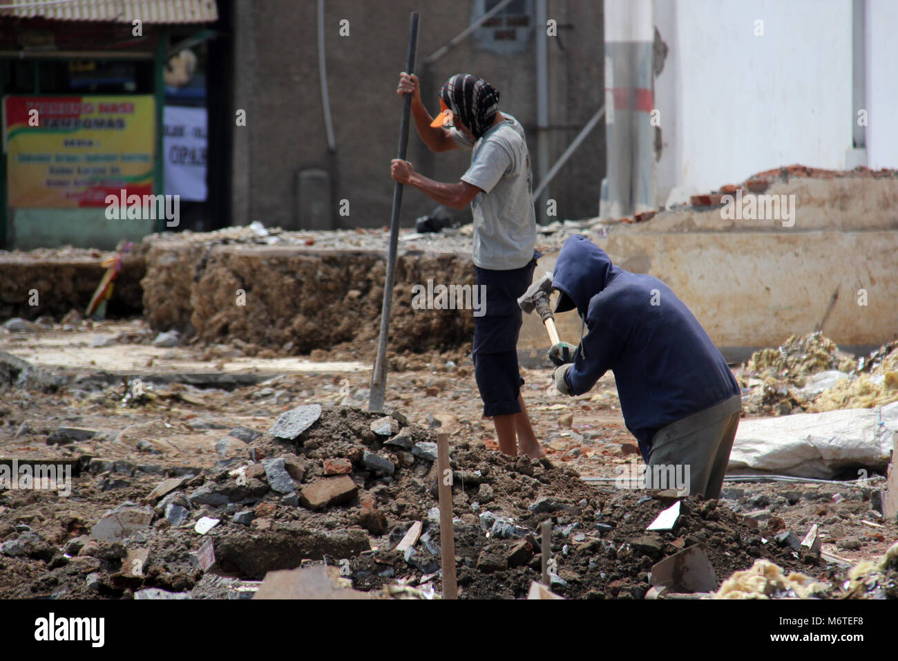 Mason laborer hi-res stock photography and images - Alamy