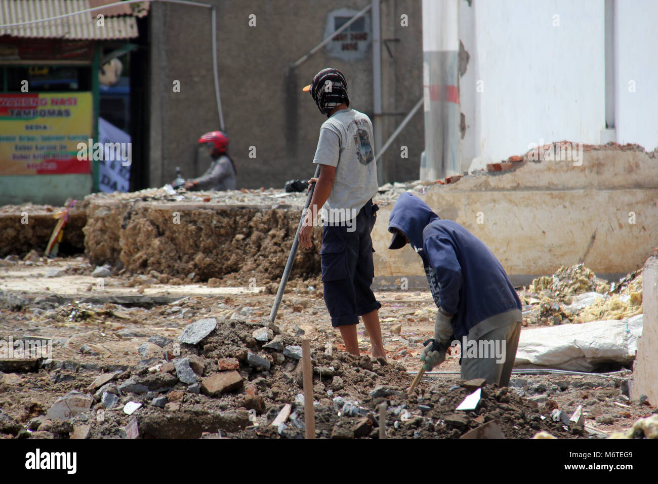 Mason laborer hi-res stock photography and images - Alamy