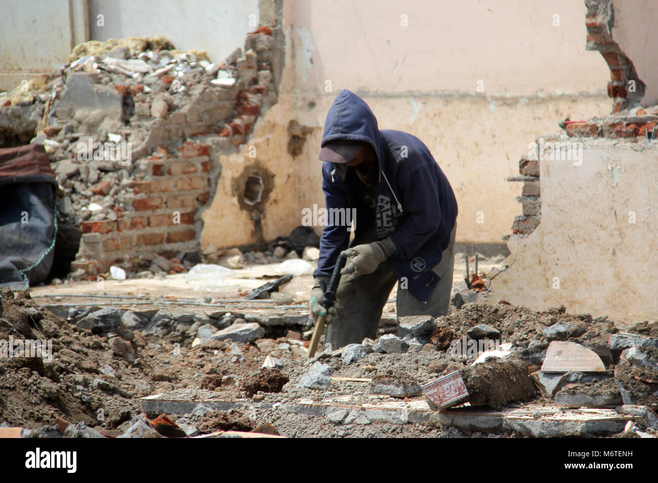Mason laborer hi-res stock photography and images - Alamy
