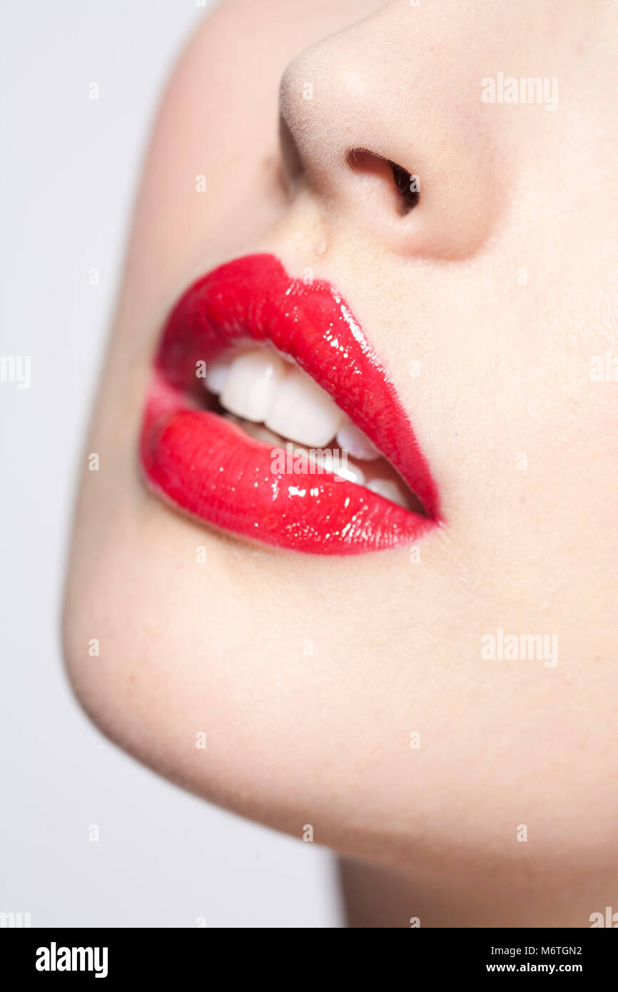 Glossy lips hi-res stock photography and images - Alamy