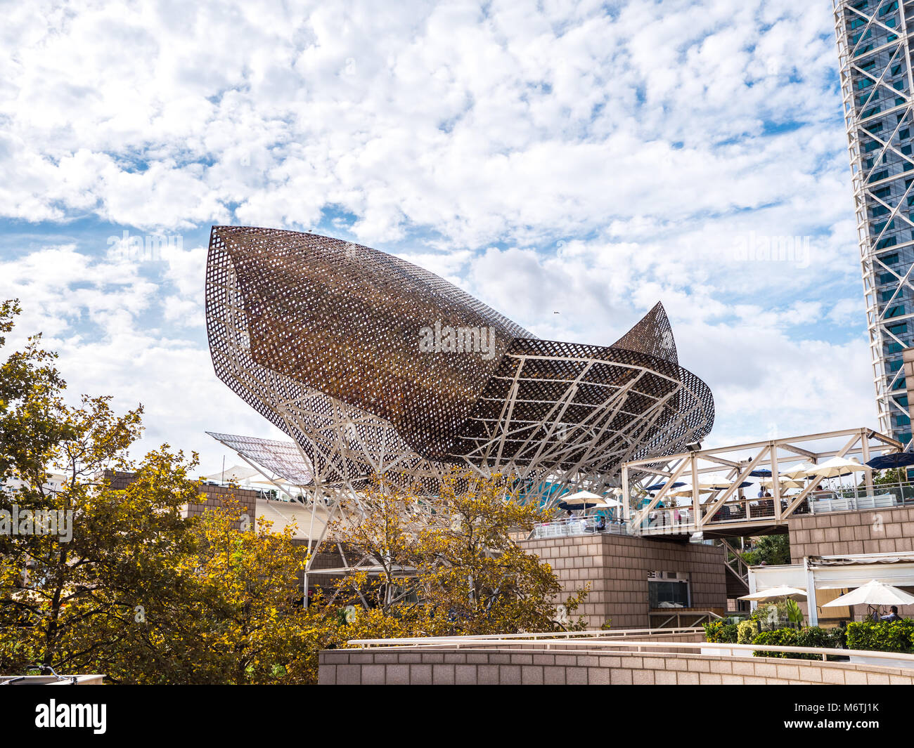 Frank gehry fish building hi-res stock photography and images - Alamy