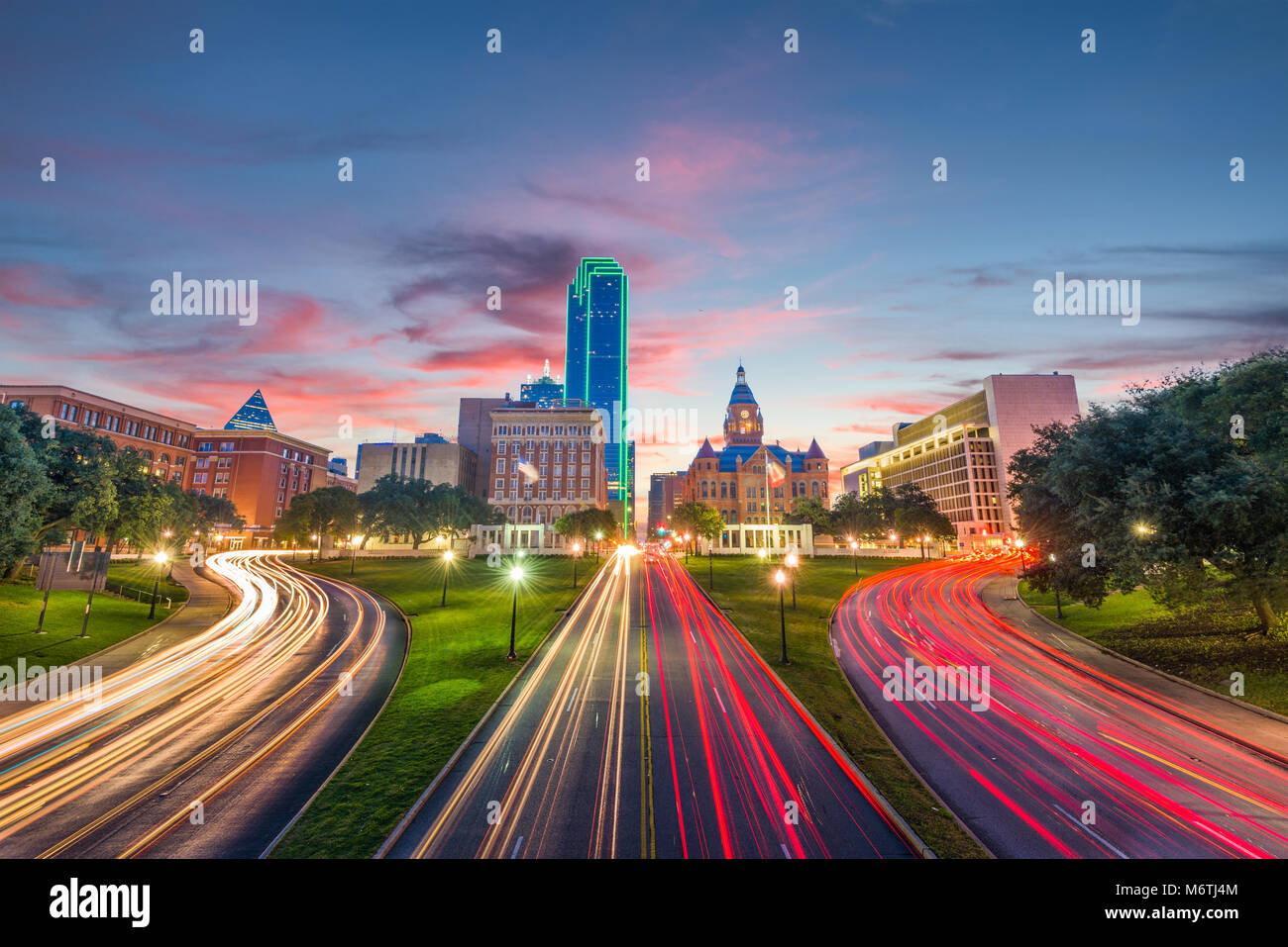 Dallas, Texas, USA skyline over Dealey Plaza at dawn Stock Photo - Alamy